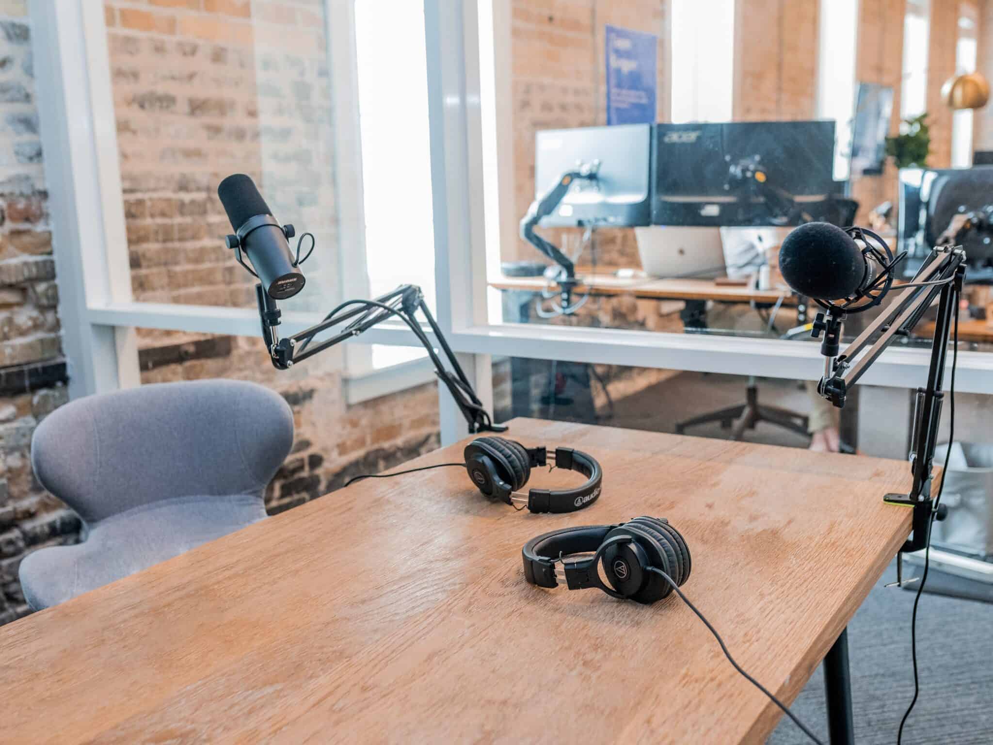The 10 Best Podcast Desks and Tables for Solo Podcasters and Groups ...