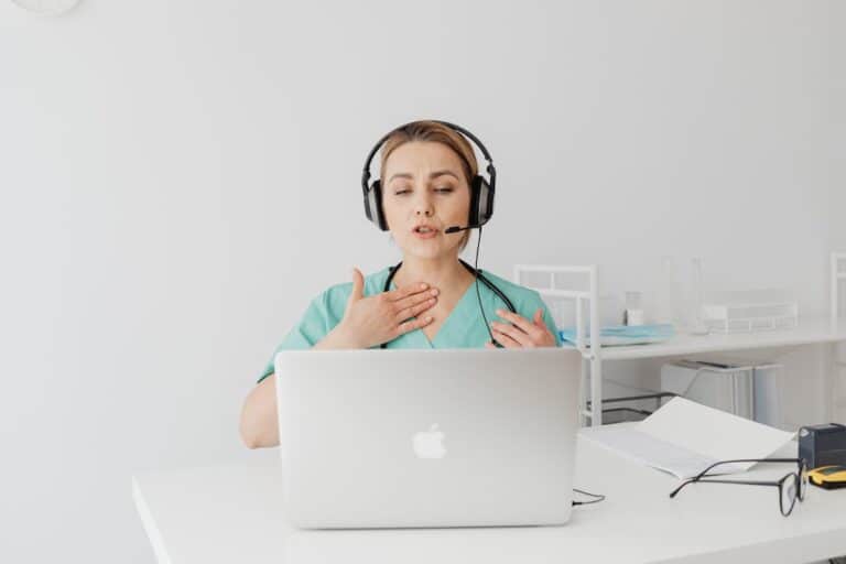 18 Captivating Video Backdrop Ideas for YouTube and Video Podcasts | Castos